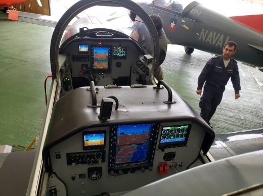 Avionics Services entrega a la Armada de Chile el primer PC-7 con ...